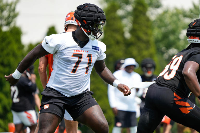 Bengals rookie OT Amarius Mims enters as emergency option vs Steelers ...