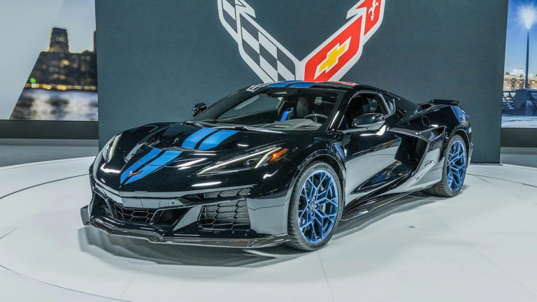 2025 Chevrolet Car Updates: 1,000-Plus-HP ZR1 Lifts Corvette to ...