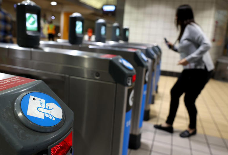 ‘Tap to Exit’ requirement arrives at Los Angeles Union Station