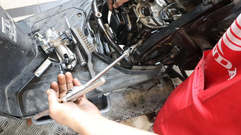 Kapan Saat yang Tepat Mengganti Busi Iridium Motor? Segini Kata Ahli