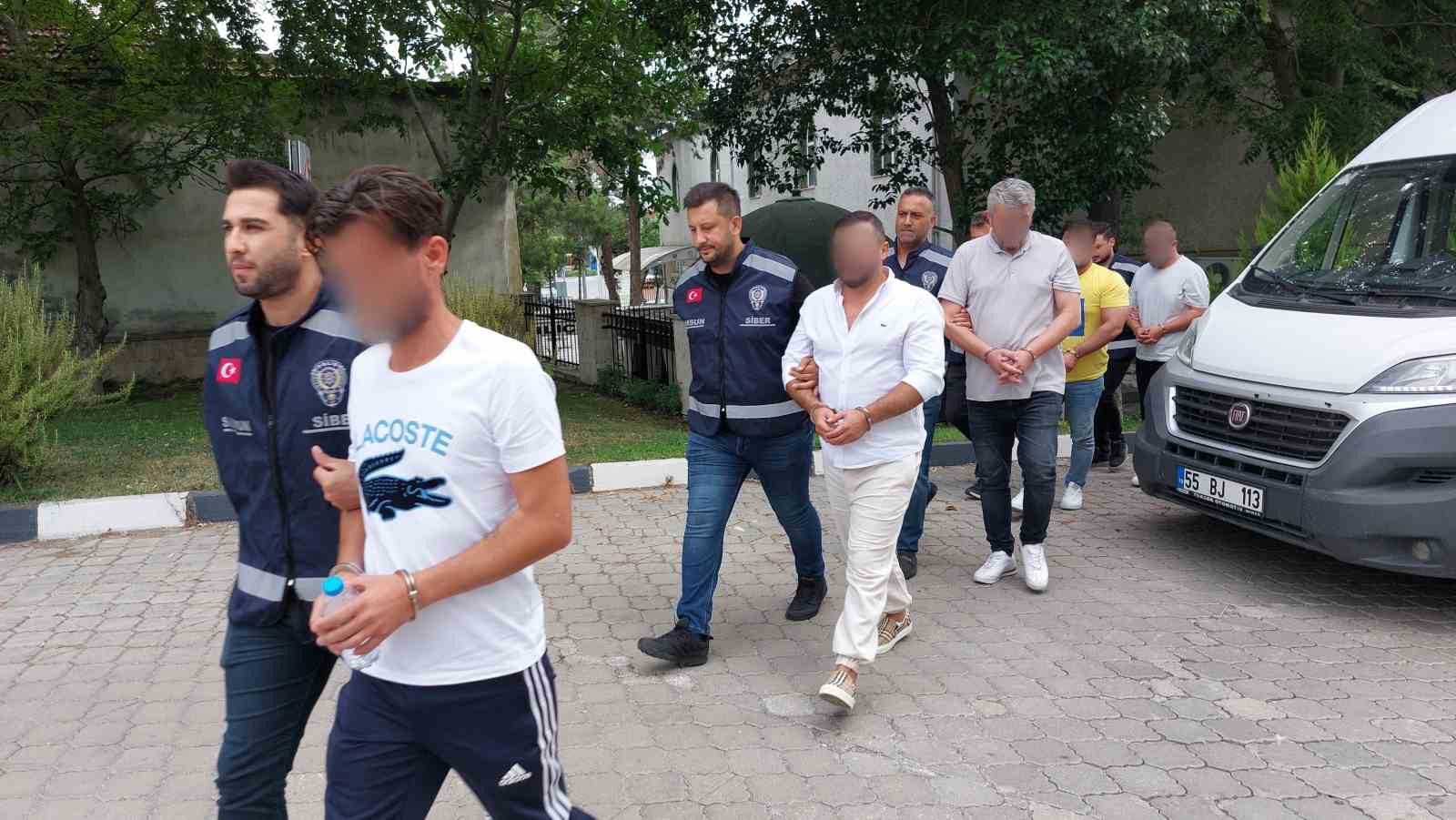 Samsun’da yasa dışı bahisten 5 kişi adliyeye sevk edildi Samsun’da yasa dışı bahisten 5 kişi adliyeye sevk edildi