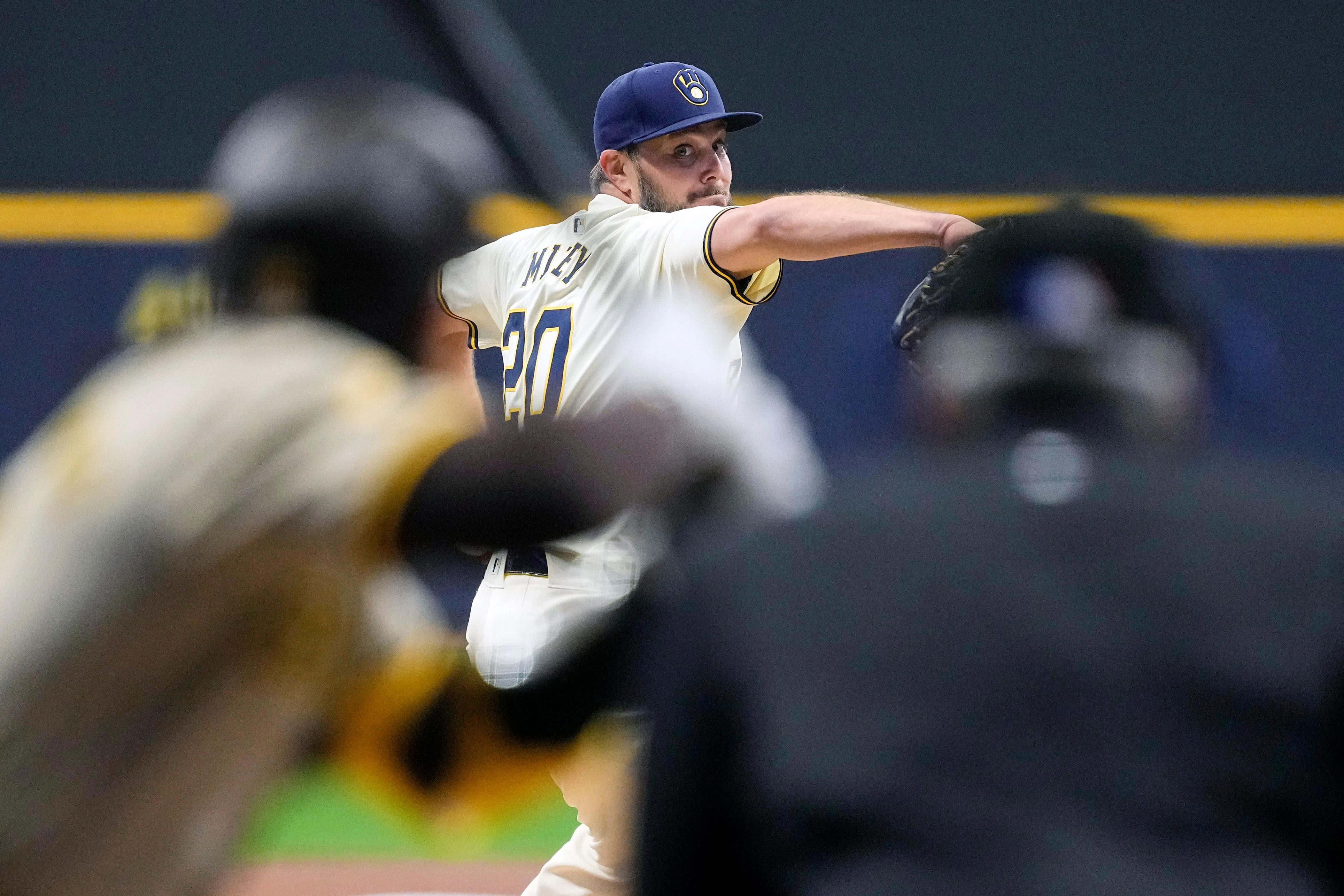 Cincinnati Reds lose veteran starter Wade Miley to free agency after ...