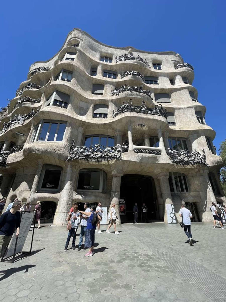 15 Famous Buildings in Barcelona You Won’t Want to Miss