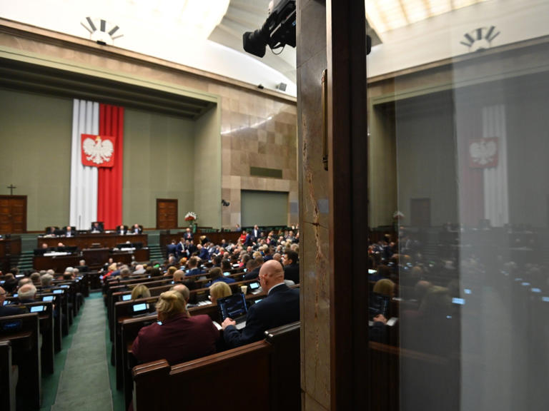 Sejm odwołał dwóch członków komisji ds. pedofilii. Posłowie byli ... Sejm odwołał dwóch członków komisji ds. pedofilii. Posłowie byli ...