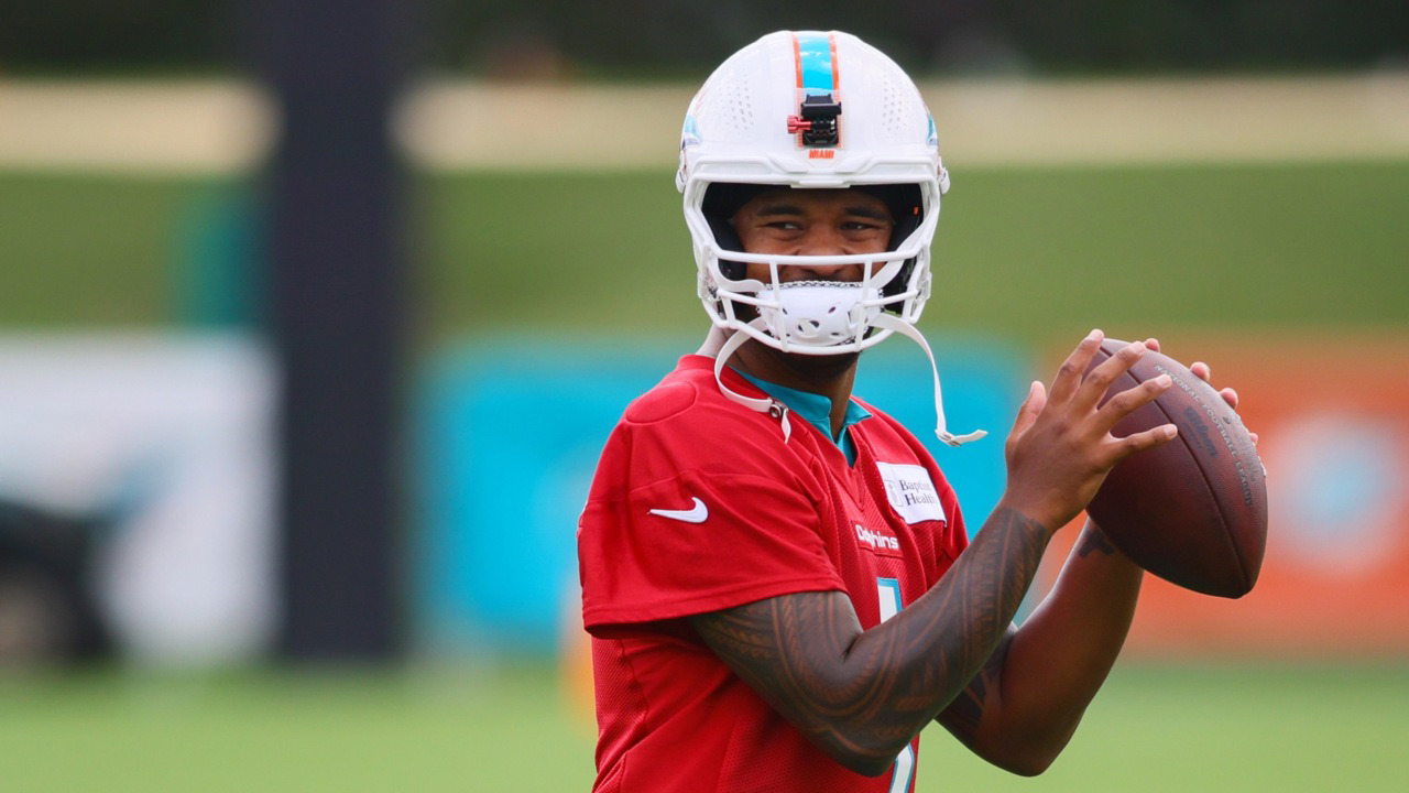 Examining Pros, Cons of Tua Tagovailoa's Contract Extension Examining Pros, Cons of Tua Tagovailoa's Contract Extension