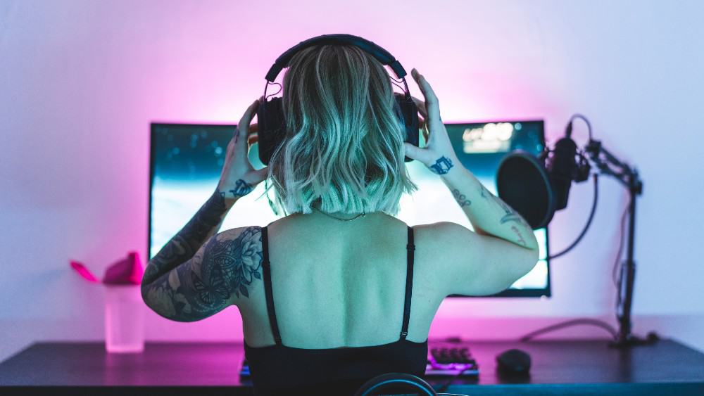 3 Top Communication Services Sector Stocks for Canadian Investors in 2025