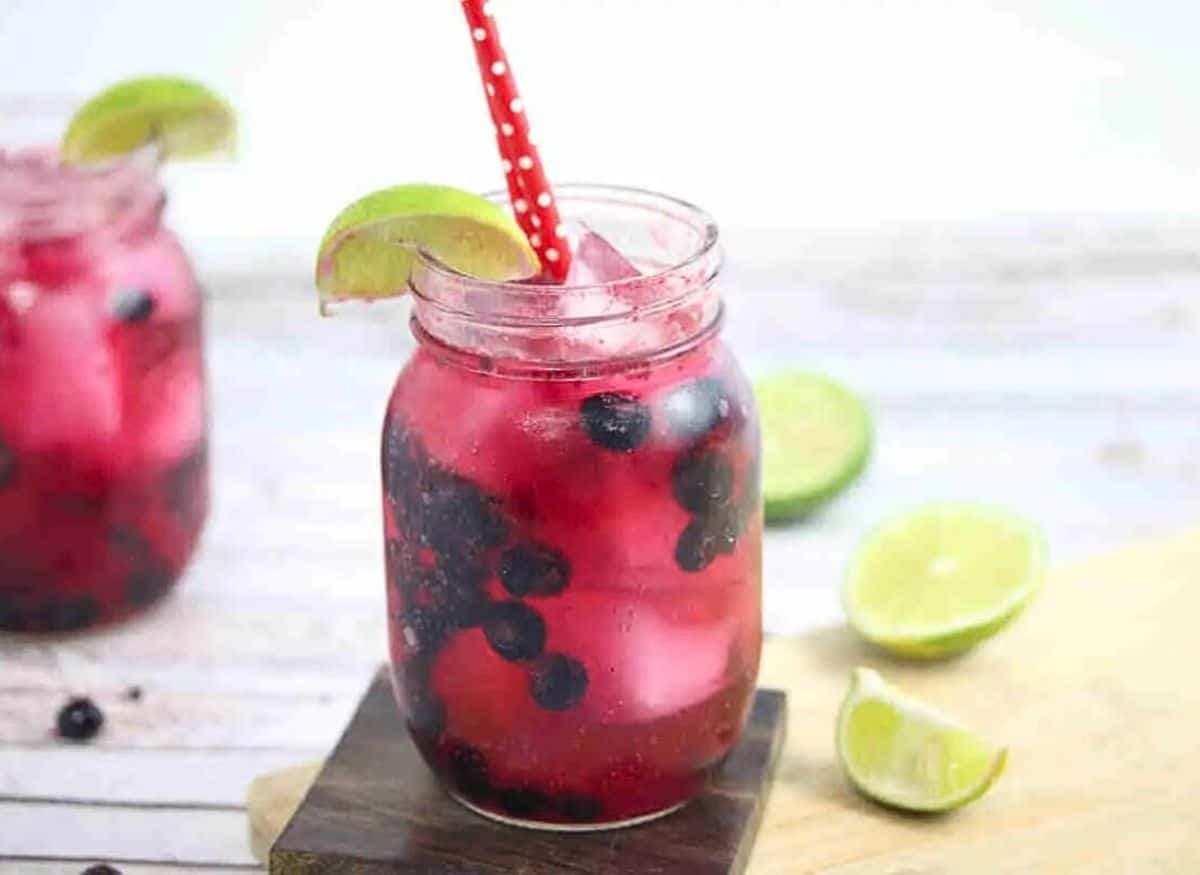 13 easy berry recipes for everything from breakfast to dessert