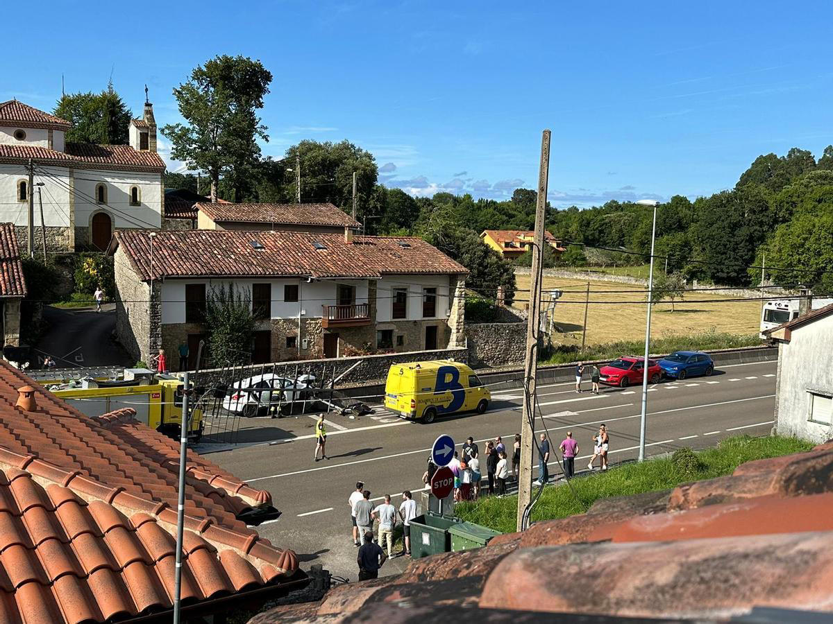 Un tren arrolla a un coche en Llanes, hay dos heridos: 'No están ... Un tren arrolla a un coche en Llanes, hay dos heridos: 'No están ...