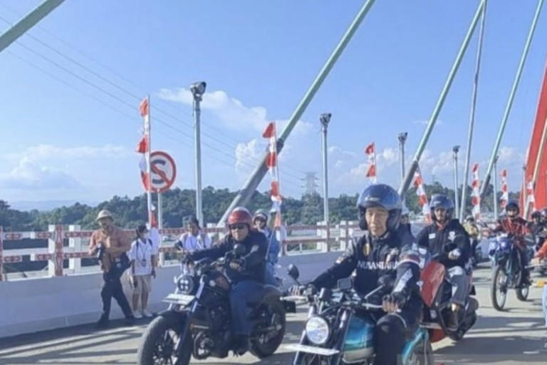 Momen Saat Jokowi Motoran Bareng Pak Bas dan Raffi Ahmad ke IKN Momen Saat Jokowi Motoran Bareng Pak Bas dan Raffi Ahmad ke IKN