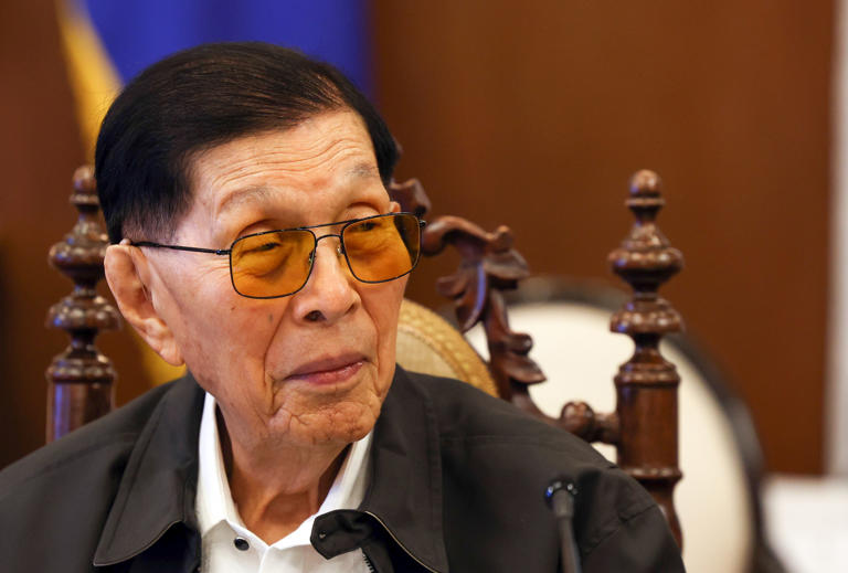 Supreme Court allows Sandiganbayan to continue hearing Enrile's plunder ... Supreme Court allows Sandiganbayan to continue hearing Enrile's plunder ...