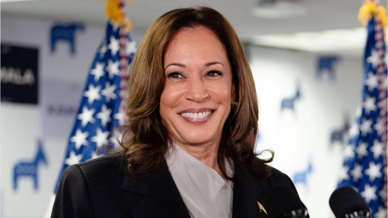 Kamala Harris claims 'underdog' status despite leading Trump in poll Kamala Harris claims 'underdog' status despite leading Trump in poll