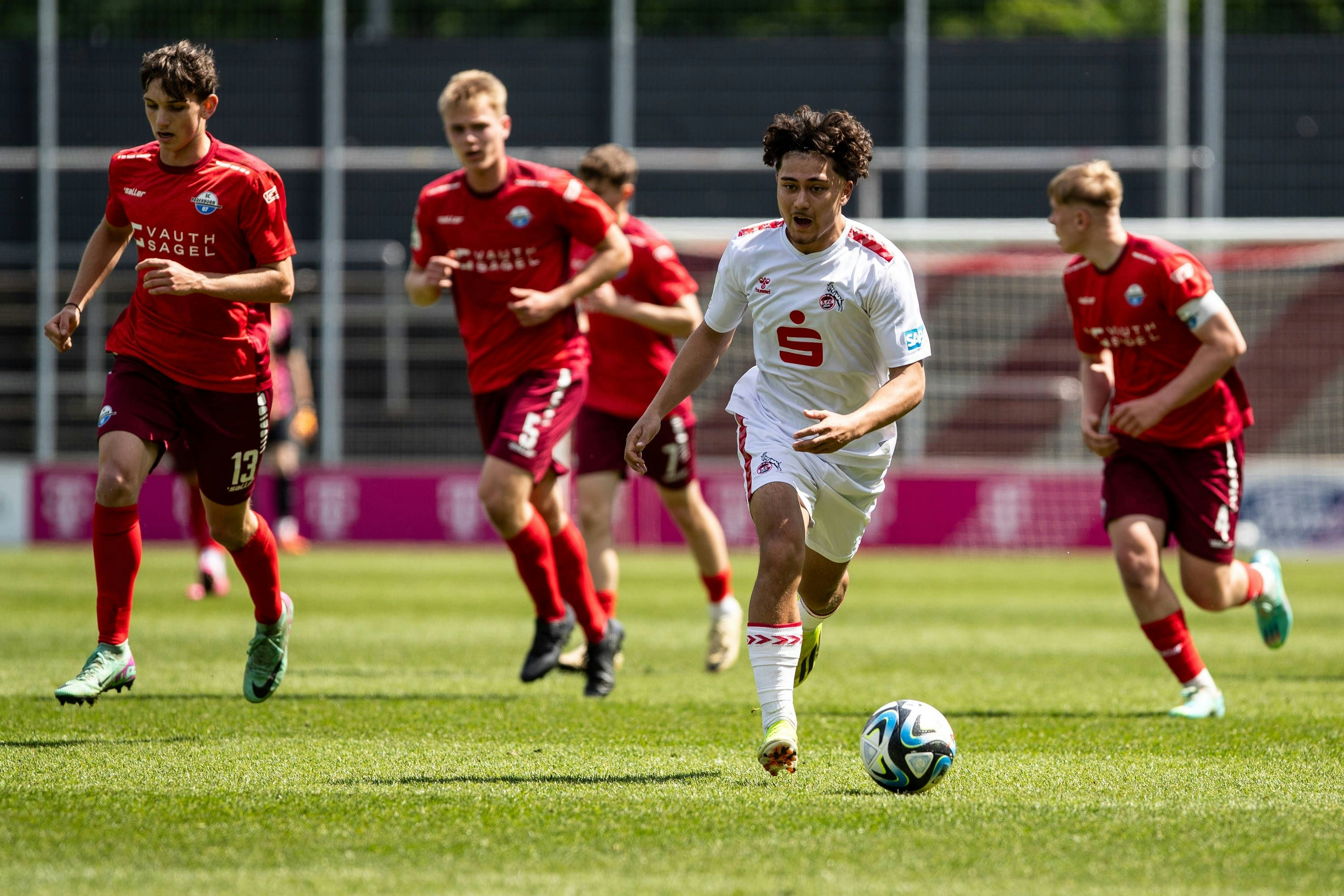 Nachwuchsfußball: 7:5 gegen TSG Hoffenheim – 1. FC Köln feiert ...