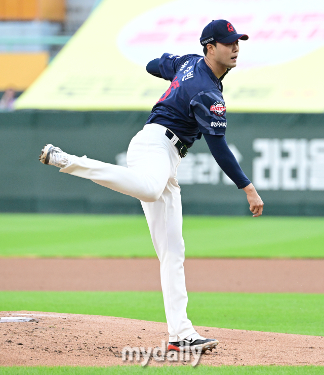 'KKKKK+최고 159km' 쾅! 3이닝 무실점…'7사사구 9실점'에도 롯데가 윤성빈을 포기 않는 이유