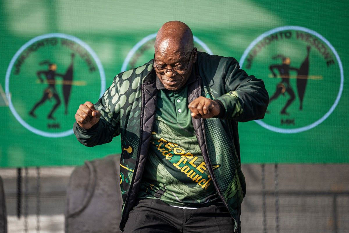 Mbalula vs Yengeni: ANC comrades fight over Jacob Zuma Mbalula vs Yengeni: ANC comrades fight over Jacob Zuma