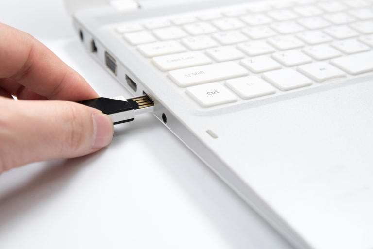 Puerto USB naranja: la característica oculta que pocos conocen y puede ...