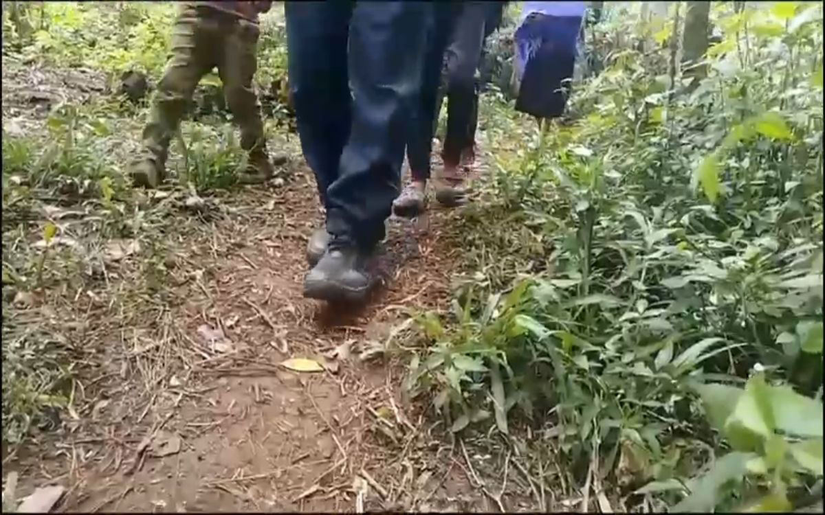 Huyen indígenas de Chenalhó ante ataque de grupo armado Huyen indígenas de Chenalhó ante ataque de grupo armado