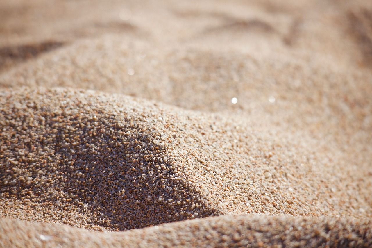 🏖️ Why does sand sometimes get so burning hot?