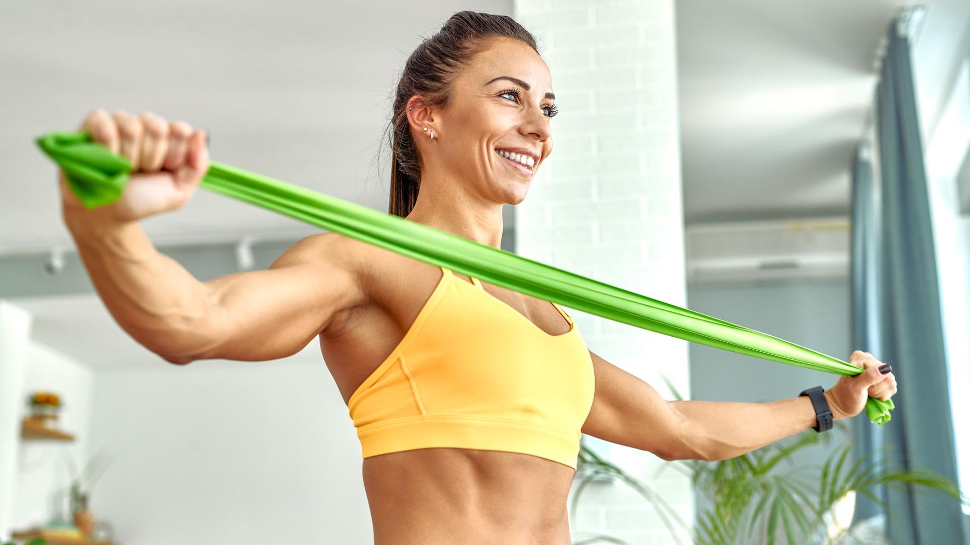 I’m a personal trainer — this 4-move resistance band routine ...