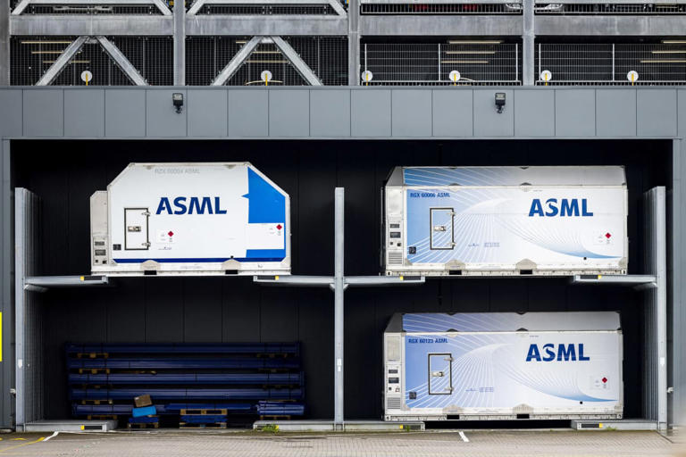 ASML Stock Erases DeepSeek Selloff. Why the CEO Thinks Cheap AI Is a Blessing.