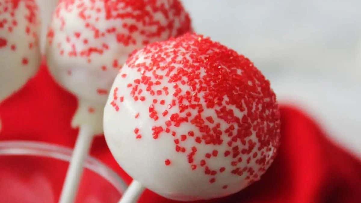 Make Dessert More Fun With These 15 Creative Cake Pop Ideas