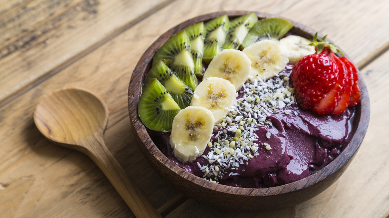 What's The Difference Between Fruit Soup And Acai Bowls?
