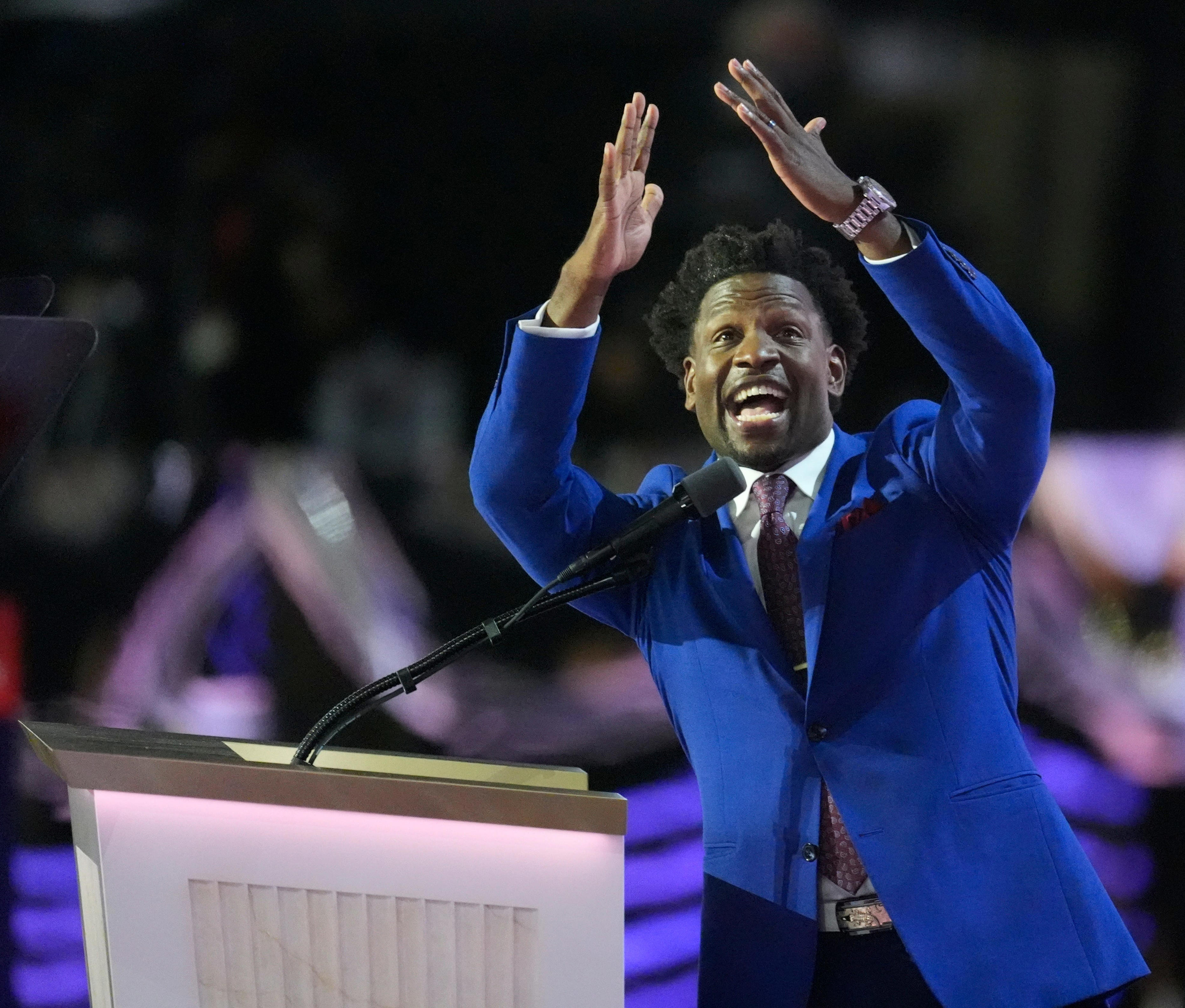 The Rev. Lorenzo Sewell of Detroit delivers rousing prayer at Trump ...