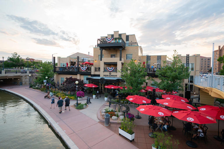 Midnight blues at Brues, Patsy Cline tribute among Pueblo things to do