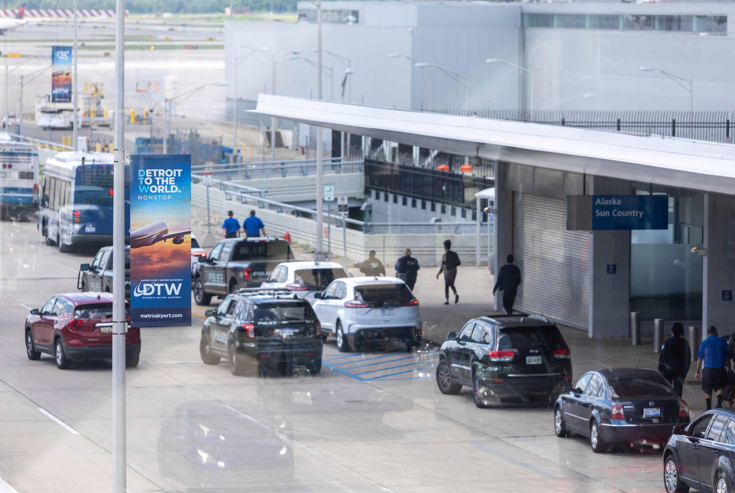 Uber’s premium services unavailable at Detroit Metro Airport amid fee ...