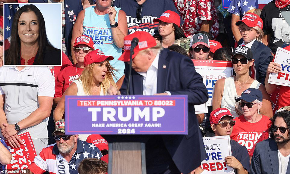 Woman sitting behind Trump at rally sparks wild conspiracy theory Woman sitting behind Trump at rally sparks wild conspiracy theory