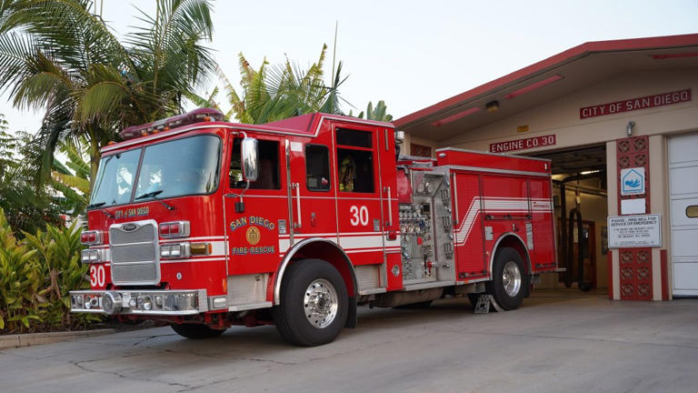 Brush fire in Rancho Bernardo prompts evacuation warning