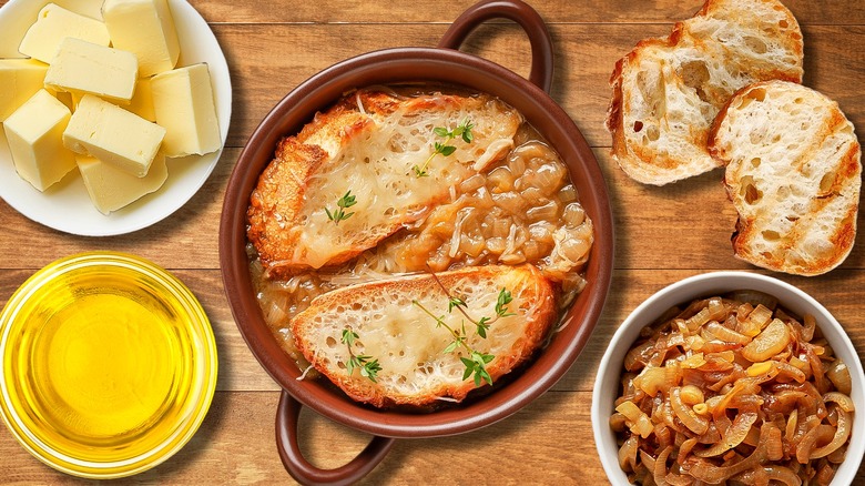 10 Tips For The Absolute Best French Onion Soup