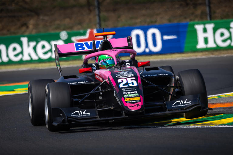 Tsolov wins F3 race, Lindblad causes a safety car Tsolov wins F3 race, Lindblad causes a safety car