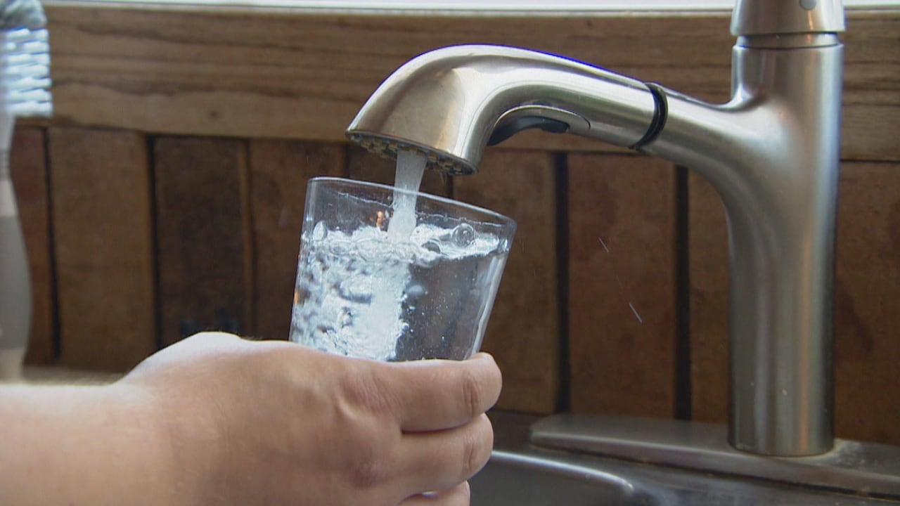 Fluoride to be reintroduced in Calgary water starting next month