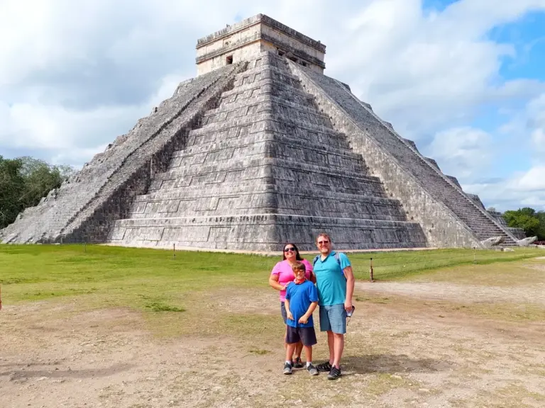 How to Quit Your Desk Job & Travel the World By Becoming a Travel Agent!