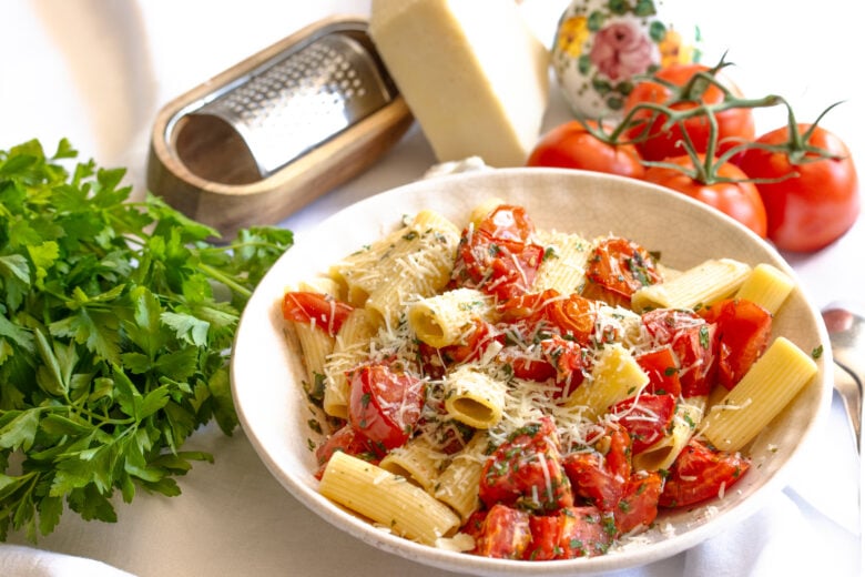 Rigatoni with roasted tomatoes – comfort food in 20 minutes