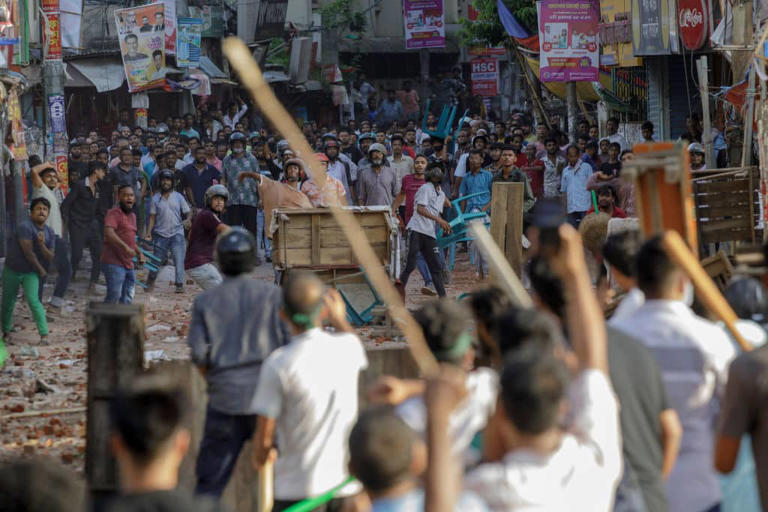 Bangladesh unrest: Over 500 arrested over violent clashes, BSF opens ... Bangladesh unrest: Over 500 arrested over violent clashes, BSF opens ...