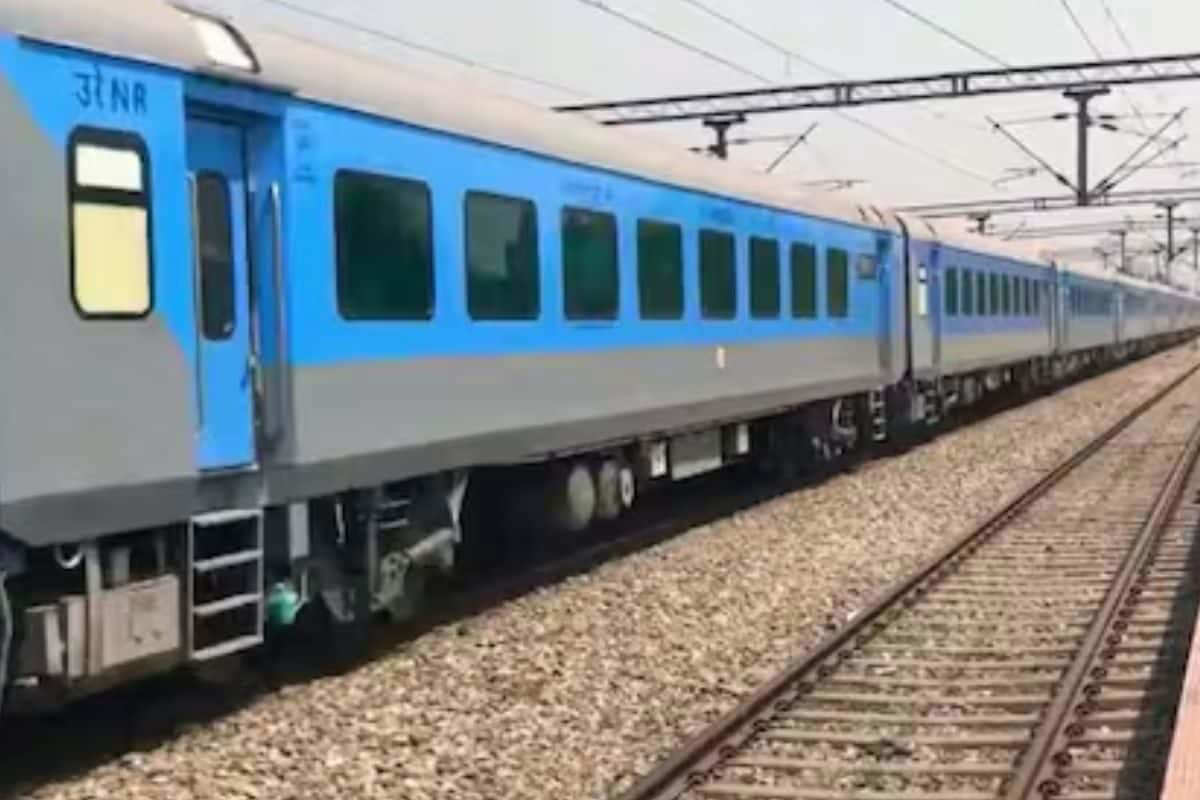 Indian Railways Introduces AI-Powered Machines To Keep Train Linen Clean Indian Railways Introduces AI-Powered Machines To Keep Train Linen Clean