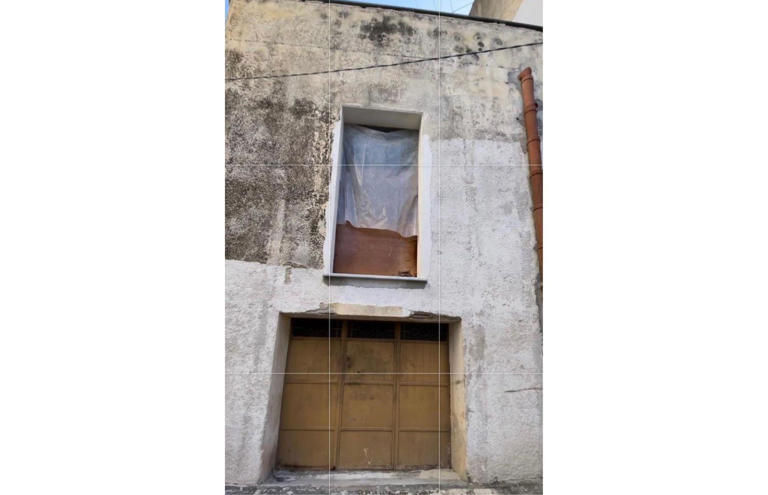 Increíble pero cierto: compró cinco casas por un euro y ahora parecen ...