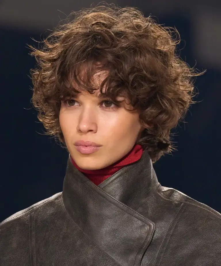 Curly bixie: así es el corte de pelo rizado que arrasará en otoño 2024 Curly bixie: así es el corte de pelo rizado que arrasará en otoño 2024