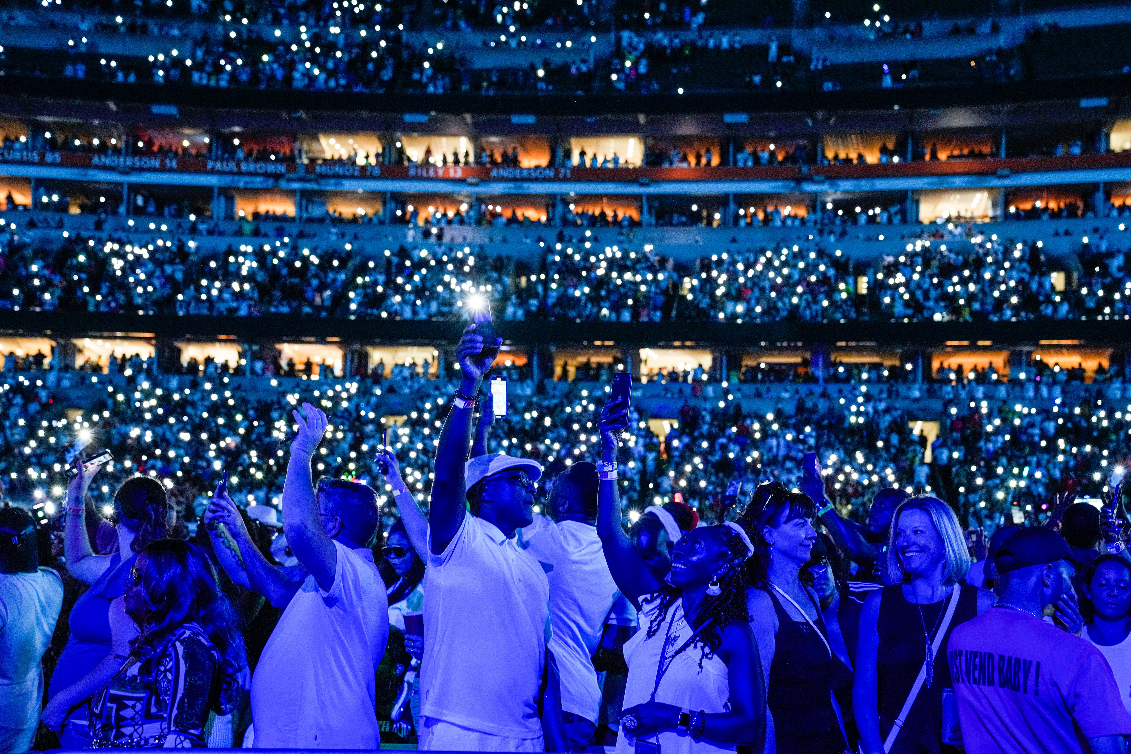 CMF replaces Janet Jackson with a 7-time Grammy winner and this ...