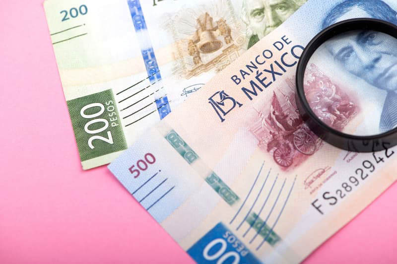 De Mexicaanse peso stijgt ten opzichte van de dollar na de ... De Mexicaanse peso stijgt ten opzichte van de dollar na de ...
