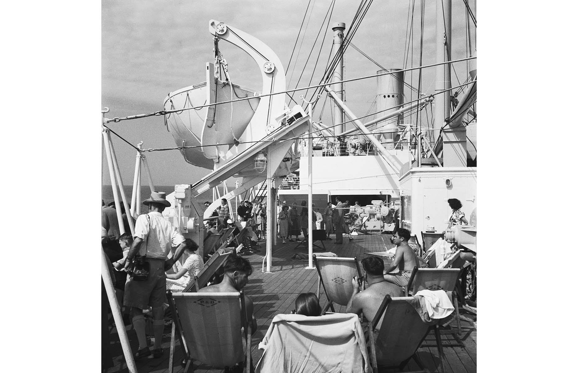 Extraordinary photos show the world's first cruise ships