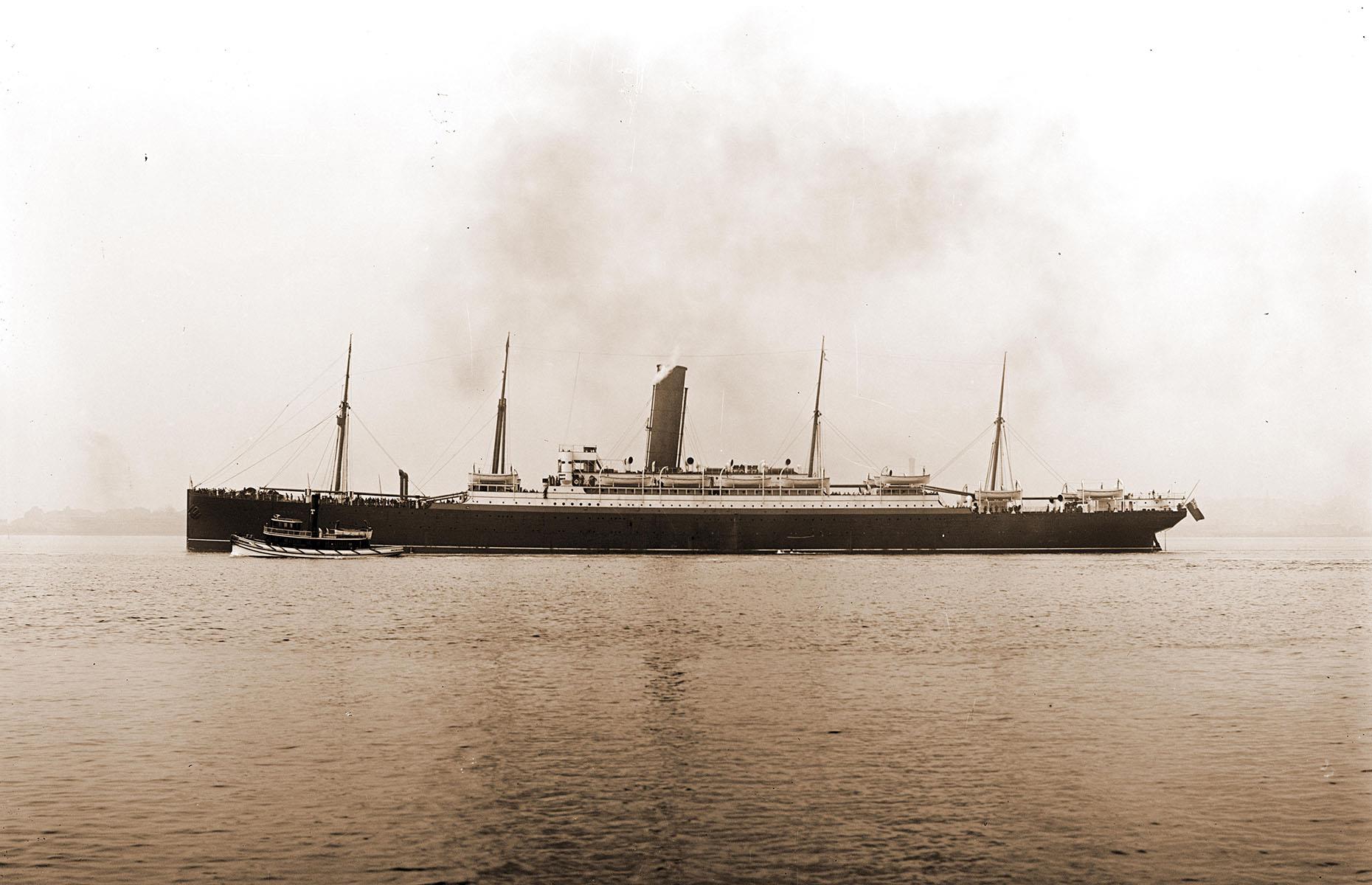 Extraordinary photos show the world's first cruise ships