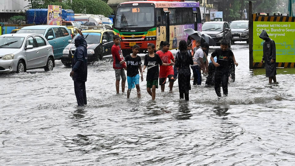 Maharashtra: IMD issues red alert for Satara, Ratnagiri; rains continue ... Maharashtra: IMD issues red alert for Satara, Ratnagiri; rains continue ...