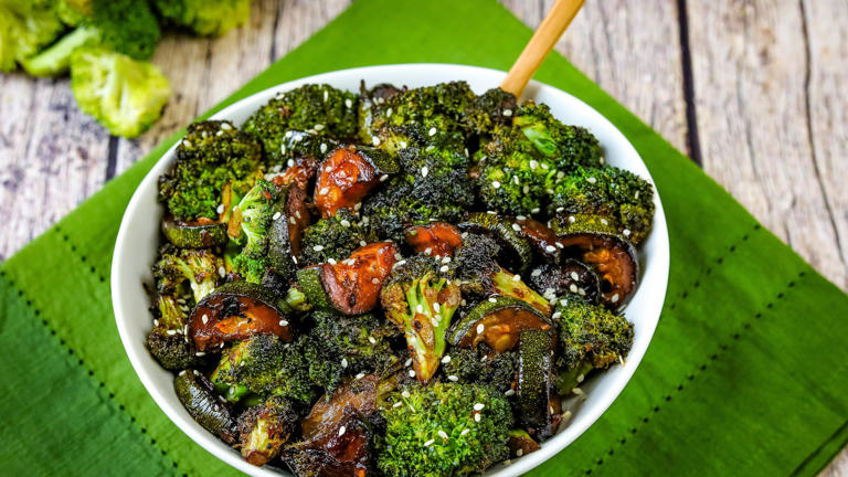 This Zucchini Stir-fry Only Has A Few Ingredients, But It's Full Of ...