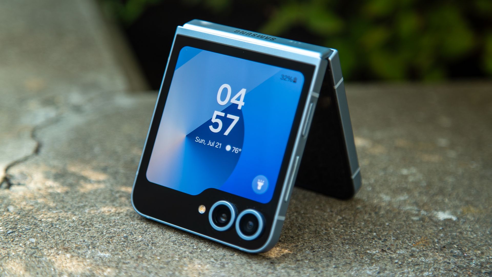 Samsung is rolling out its One UI 7 beta for the Galaxy Z Flip 6, Fold 6