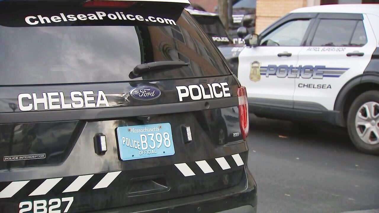 Police investigating after 2 people stabbed in broad daylight in Chelsea