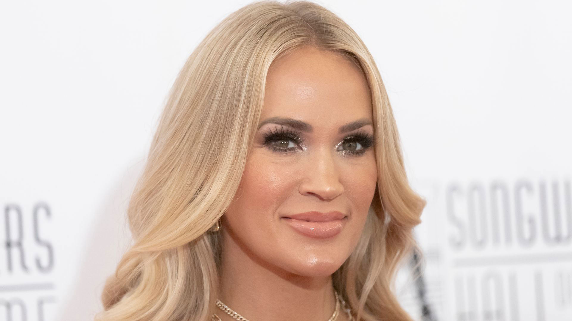 Carrie Underwood hits the beach in Hawaii: 'Living our best lives!' Carrie Underwood hits the beach in Hawaii: 'Living our best lives!'