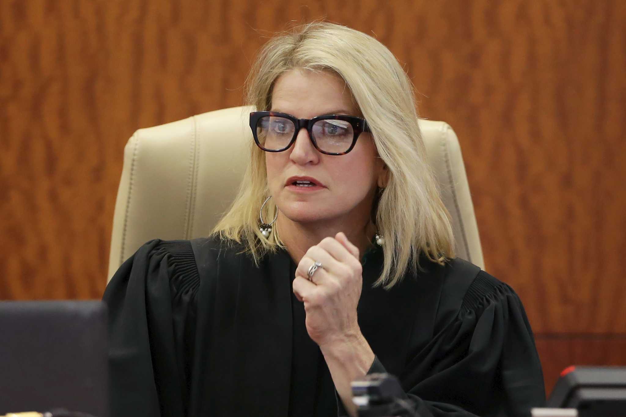 Judge Kelli Johnson back on bench after commission ends months-long ...