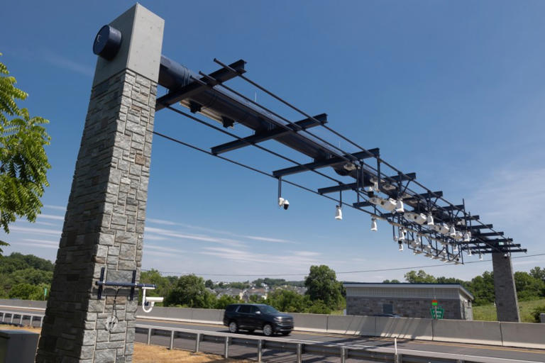 Pennsylvania Turnpike gantry goes up in Fulton County as Open Road ...